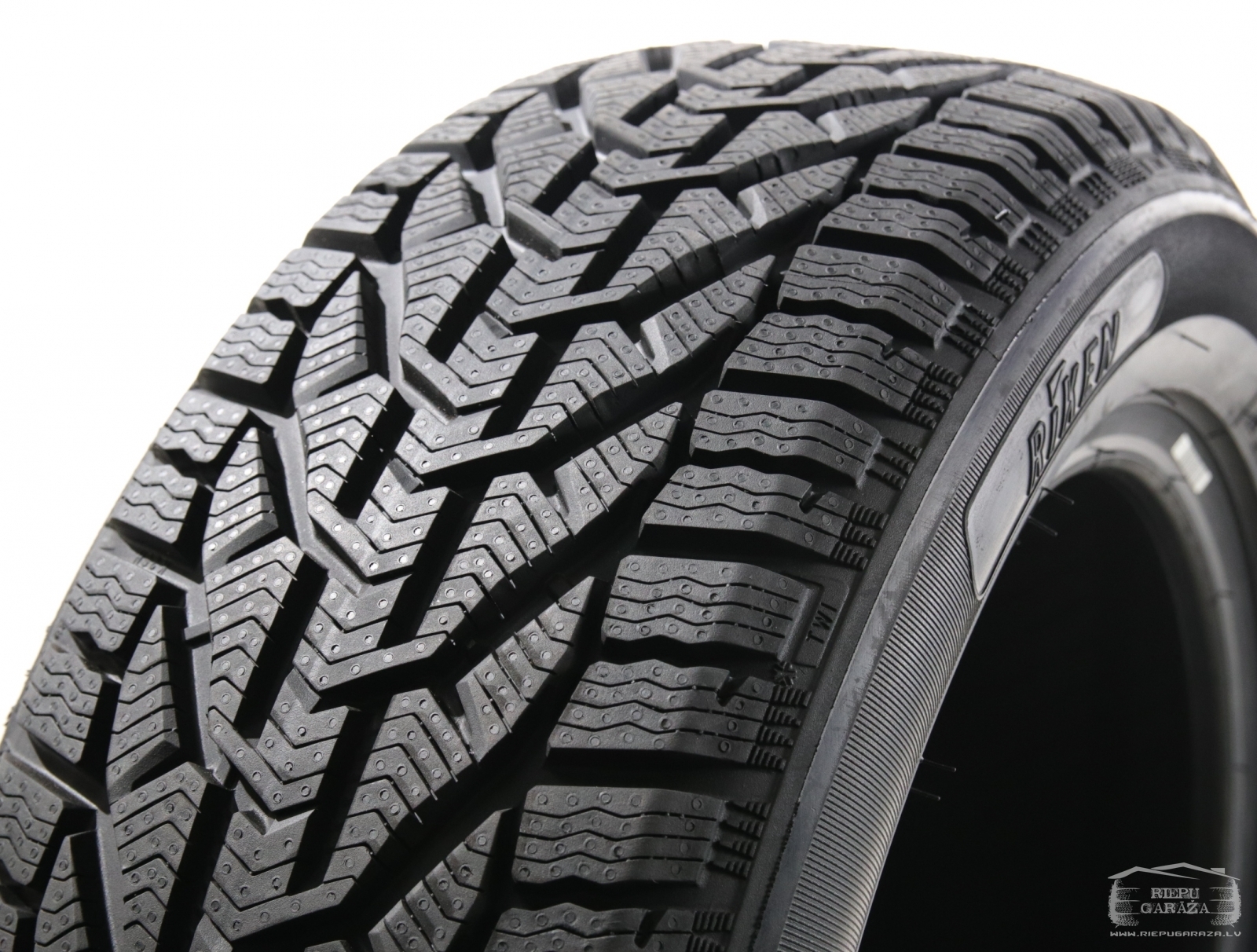 Winter tyres 245/40 R18 Riken Snow