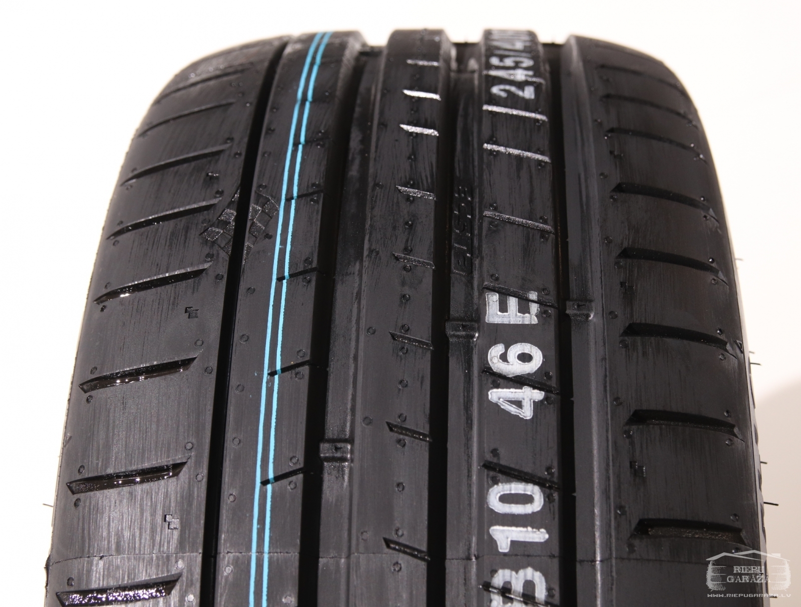 Vasaras riepas 235/35 R20 Kumho Ecsta PS91