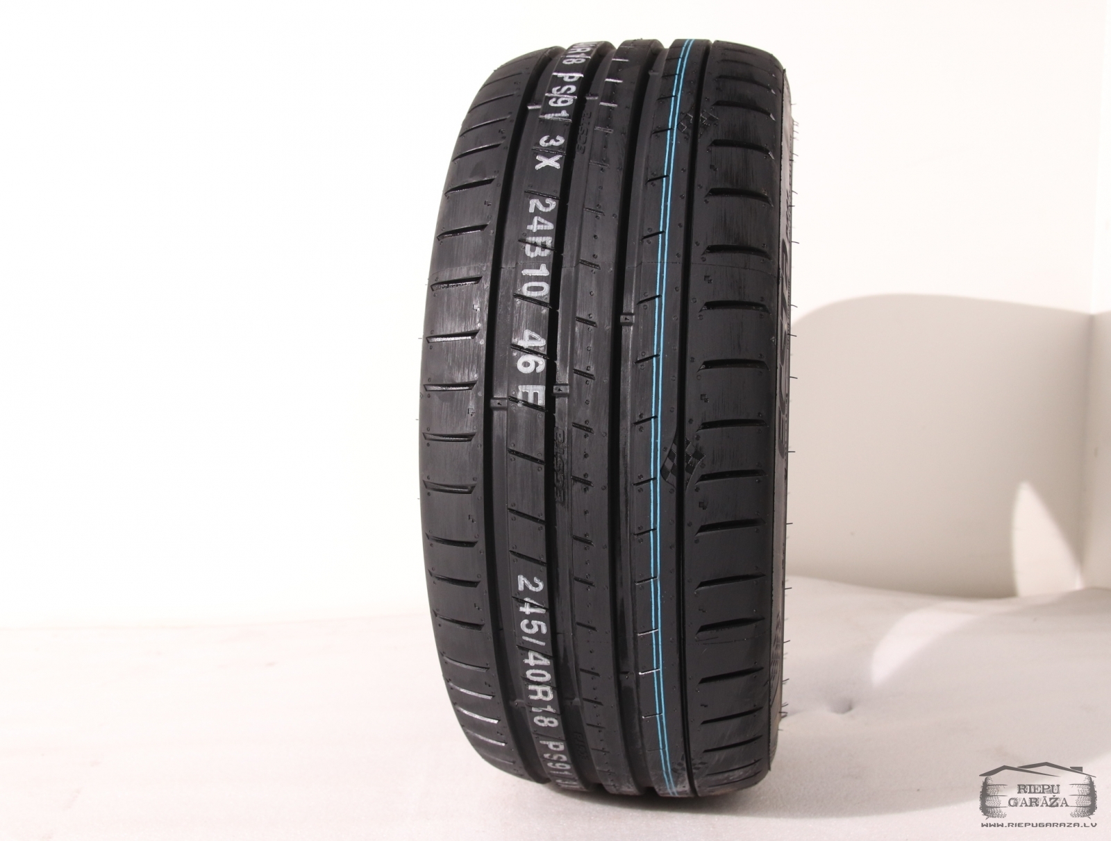 Vasaras riepas 235/35 R20 Kumho Ecsta PS91