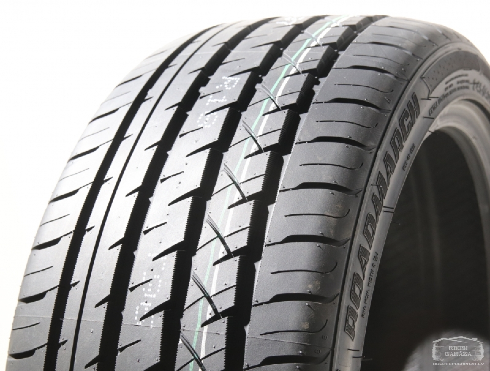 Summer tyres 235/40 R19 Luxxan Inspirer S8