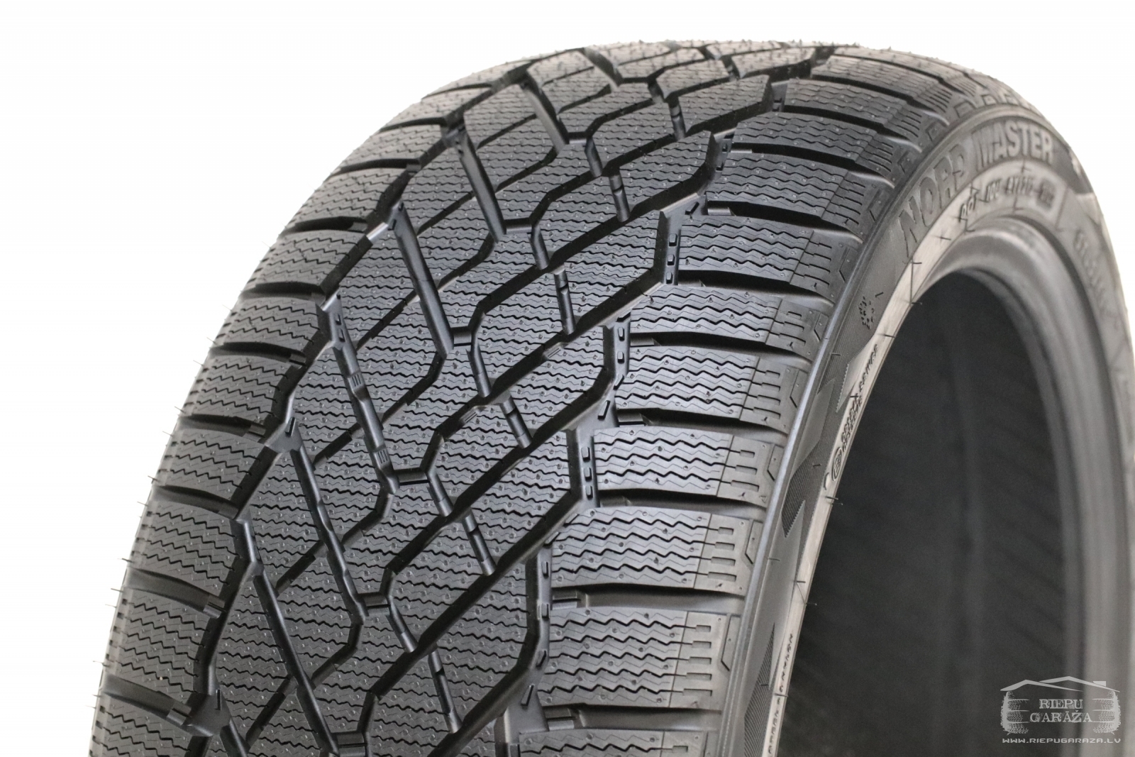 Winter tyres 245/40 R19 LingLong NORD MASTER