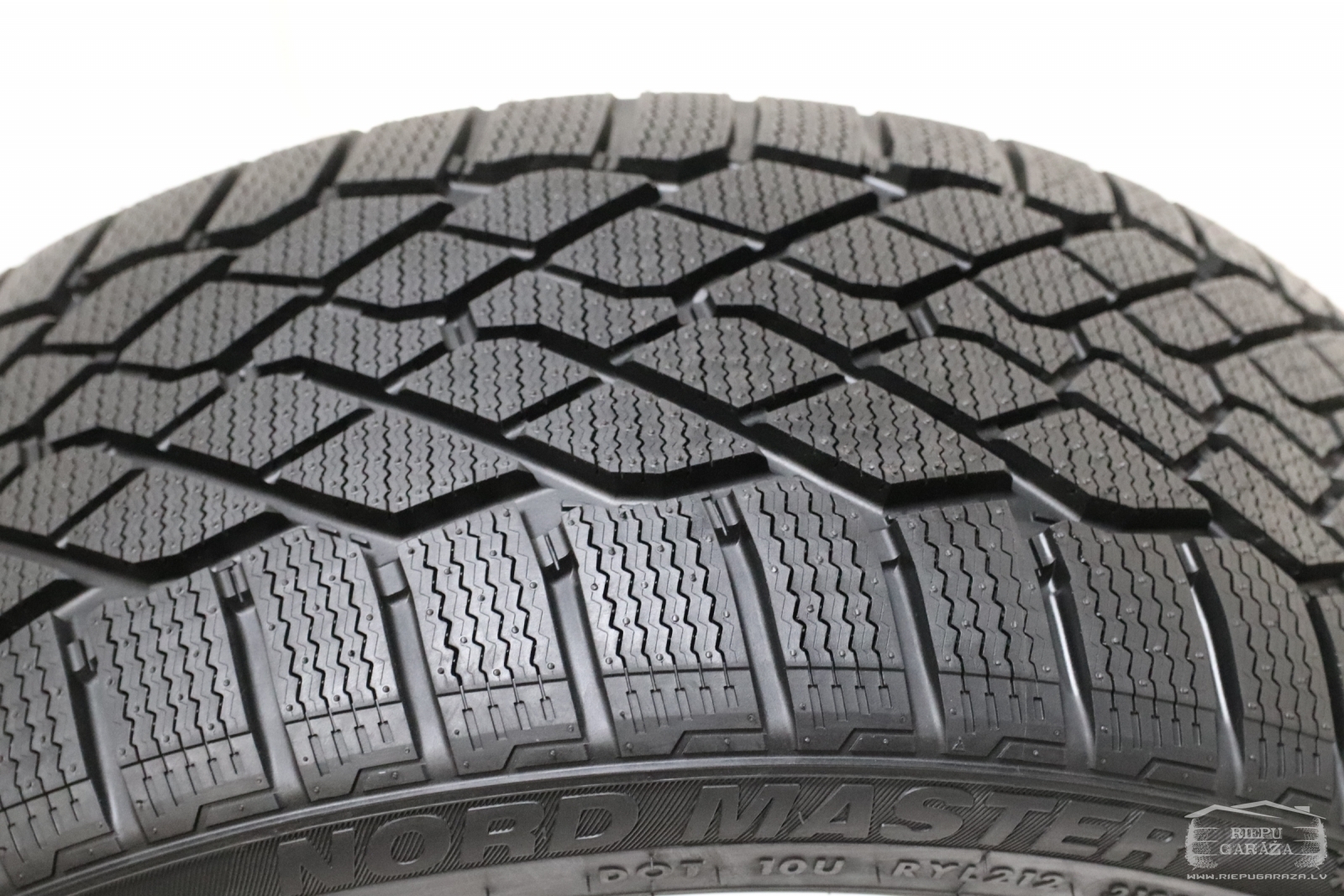 Winter tyres 245/40 R19 LingLong NORD MASTER