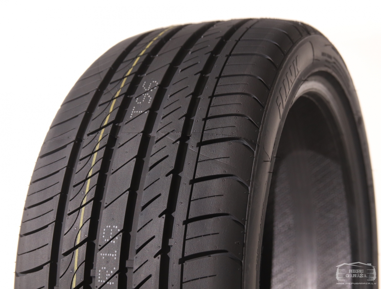 Vasaras riepas 265/45 R22 Roadmarch L-ZEAL56