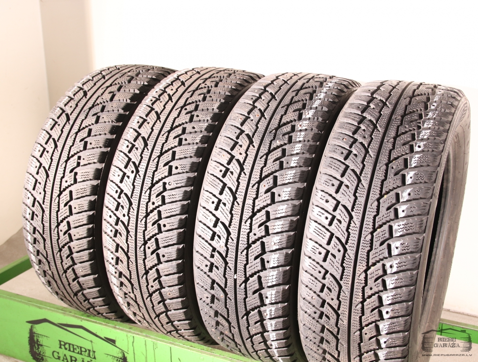 Зимние шины 225/60 R17 Kumho I Zen RV Stud