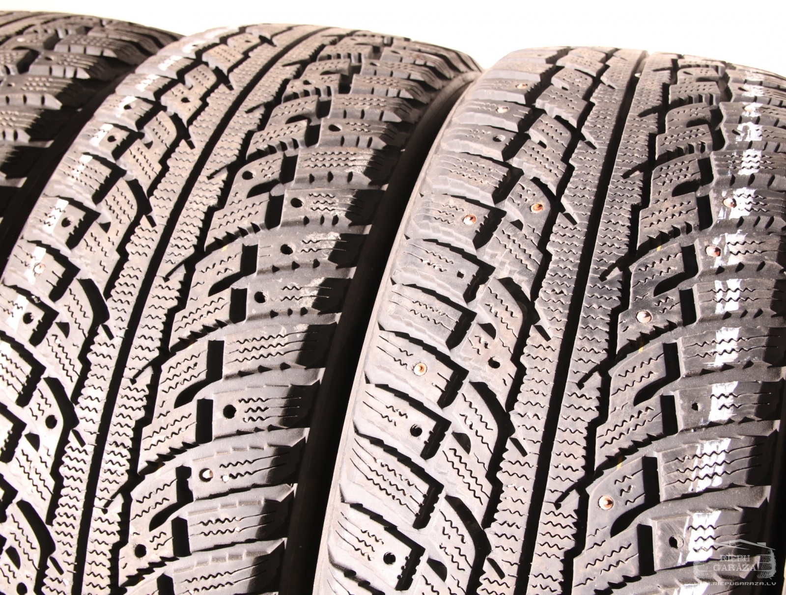 Зимние шины 225/60 R17 Kumho I Zen RV Stud