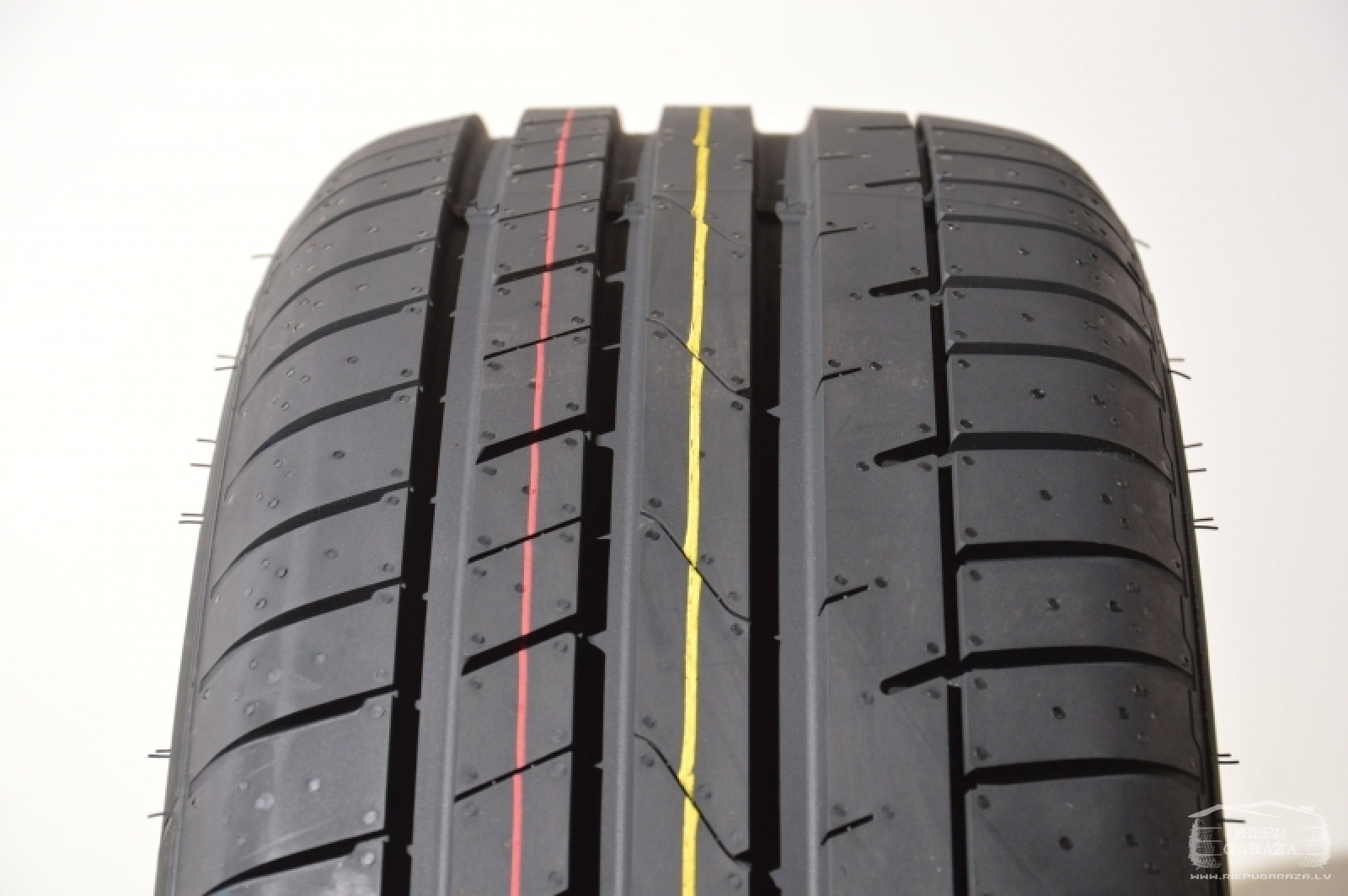 Vasaras Riepas 245 45 R18 Starmaxx Ultrasport St760 Riepu Garāža