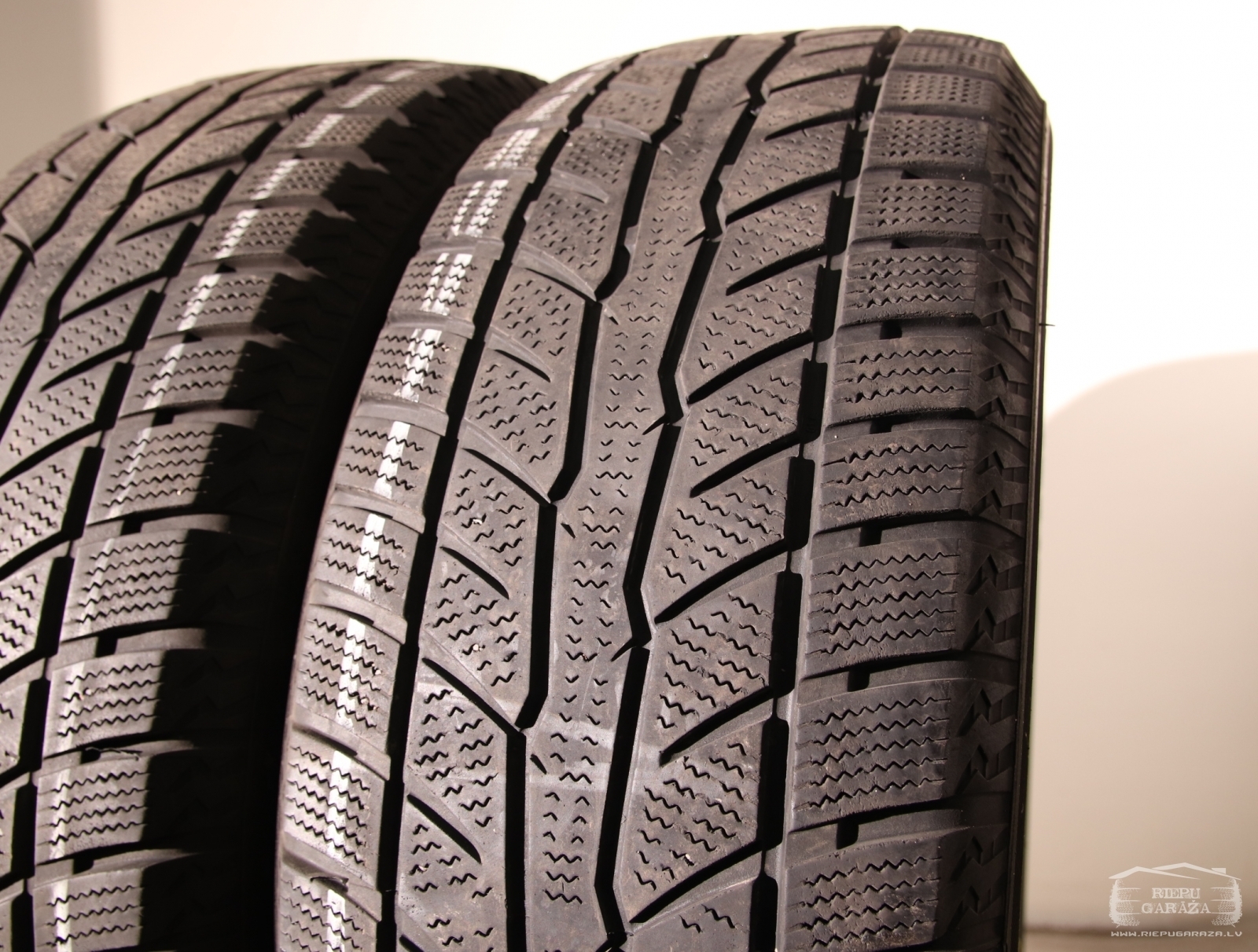 Winter tyres 215/60 R17 Goodride SW658