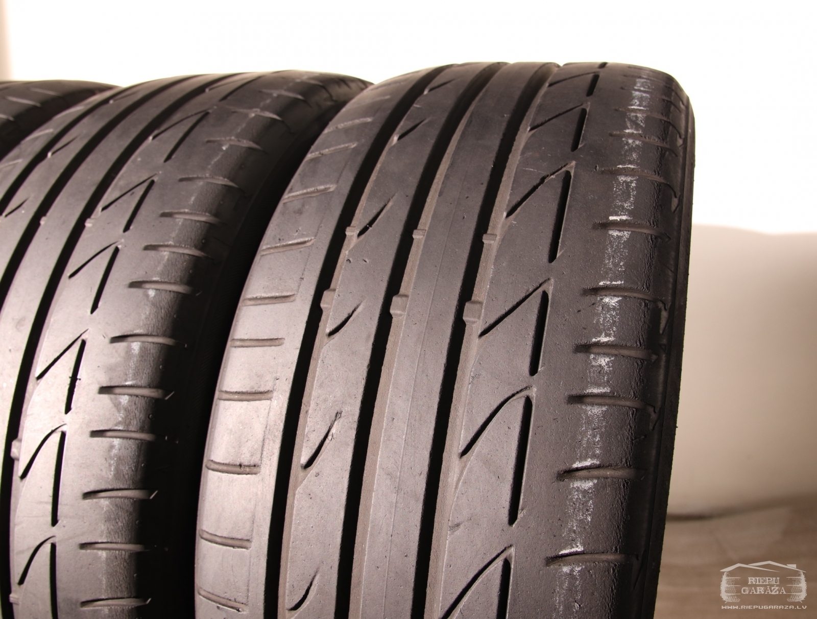 Летние шины 225/40 R18 Bridgestone Potenza S001