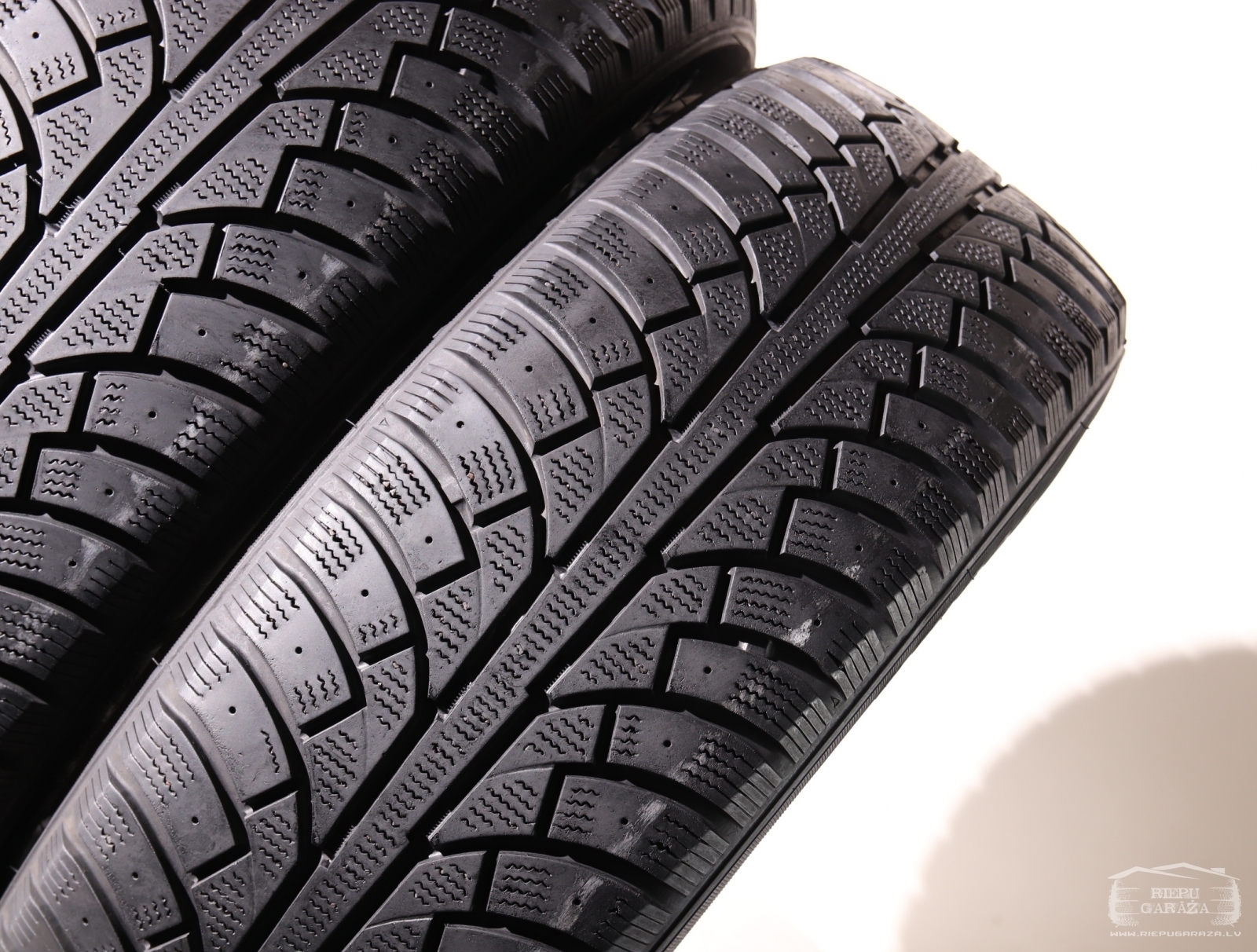 Ziemas riepas 225/55 R18 Goodride SW606
