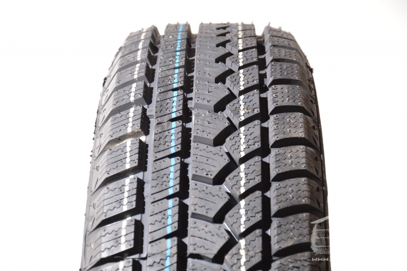 Ziemas riepas 215/55 R18 Ovation W586