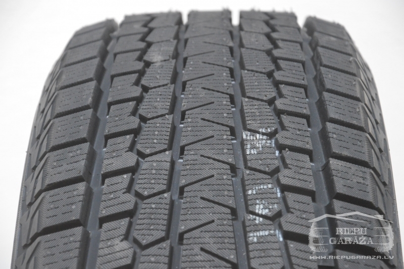 Ziemas riepas 235/65 R17 Yokohama G075